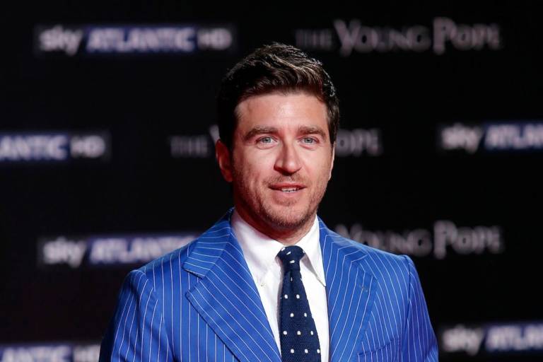 Chi è Alessandro Roja: vita privata, moglie e figlio dell'affascinante ...