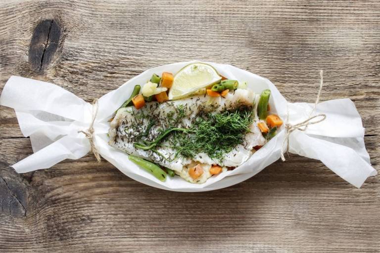 Come fare la cottura al cartoccio perfetta per pesce e verdure