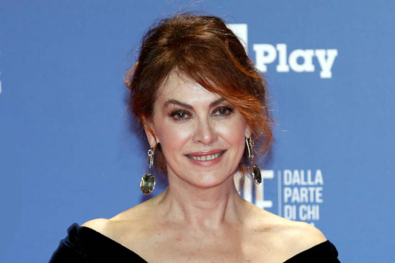 Elena Sofia Ricci attacca Nancy Brilli: il triangolo amoroso a Belve