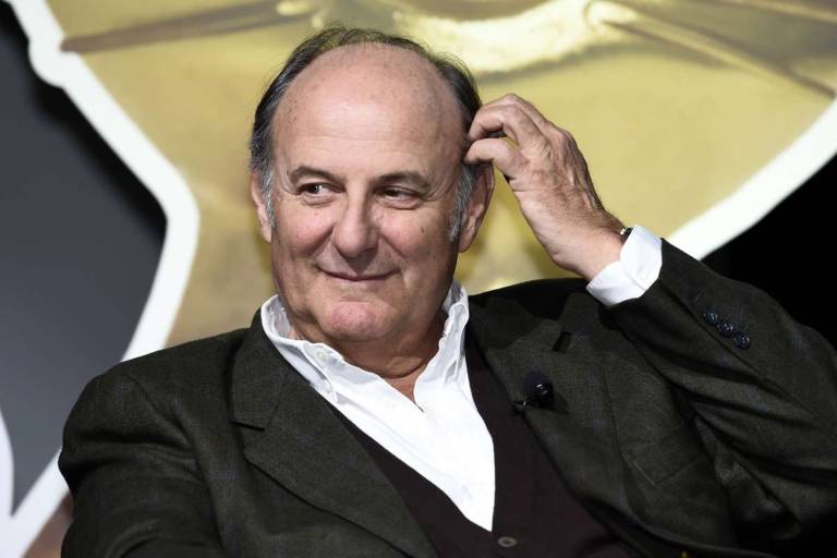 Gerry Scotti e la firma del contratto con Pier Silvio Berlusconi