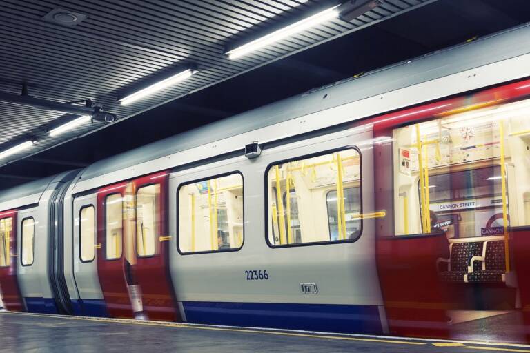 Sliding doors: il significato dell'espressione inglese, da cui il film