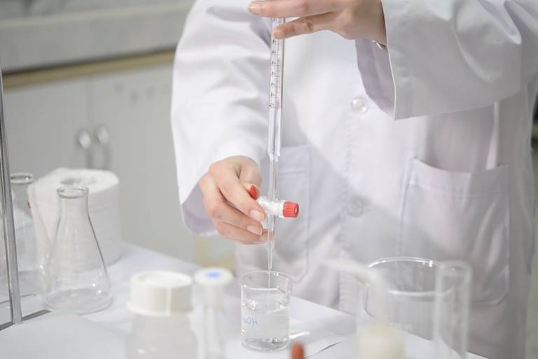 Buretta chimica: il significato della parola che identifica un oggetto