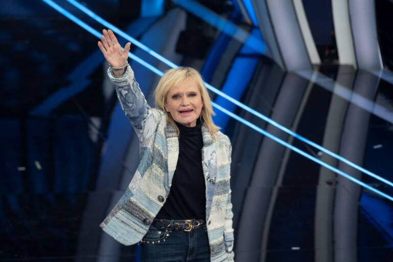 Rita Pavone: il pugno dato ad una bambina a scuola