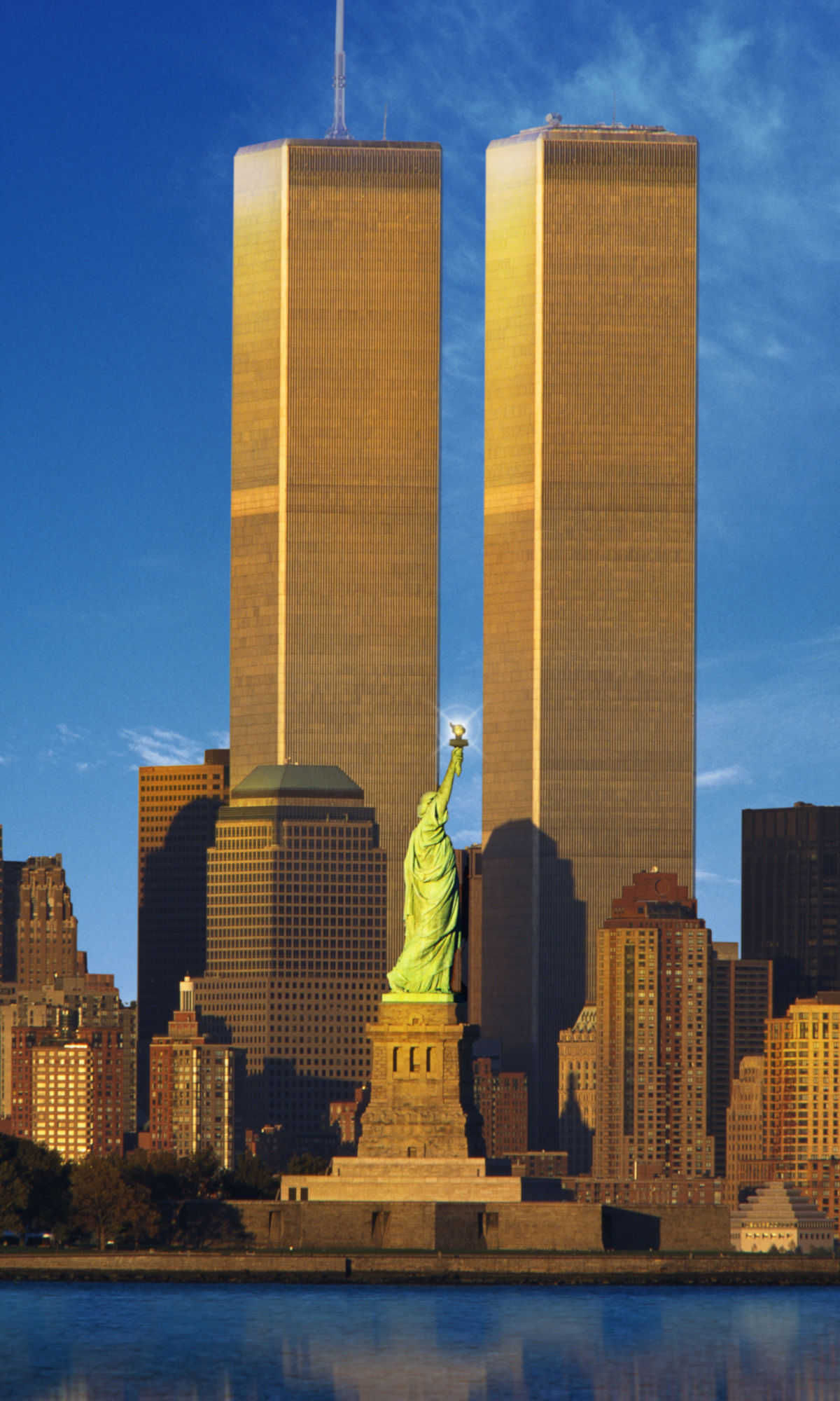 Teorie del complotto: le più famose e perché ci caschiamo sempre