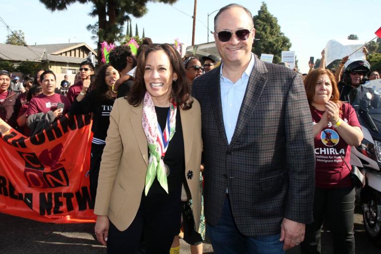 Chi è Douglas Emhoff, il marito di Kamala Harris: la biografia