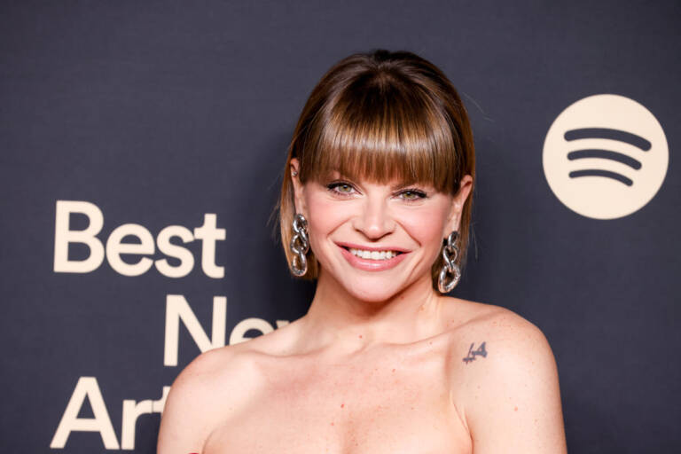 Alessandra Amoroso: proposta di matrimonio tra fan all'instore