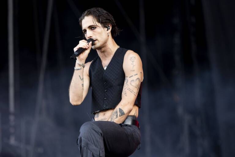 Damiano David balla in mutande: il video