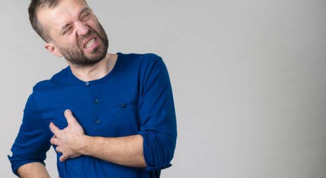 Costola incrinata: sintomi, rimedi e tempi di guarigione