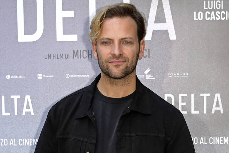 Alessandro Borghi racconta come è andata a Sanremo con Damiano David