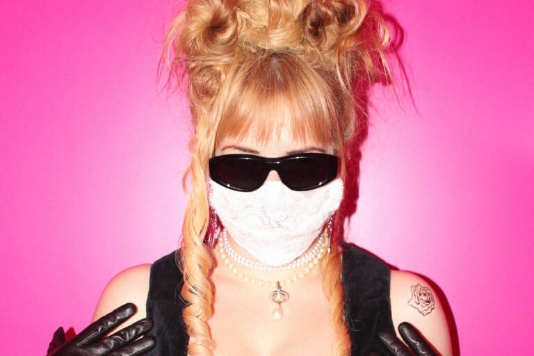 Myss Keta confessa: "Sono pansessuale, ho avuto una storia con Massimo D'Alema"