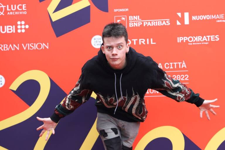 Chi è Leon Faun, il rapper di Radio Zeta Future Hits Live