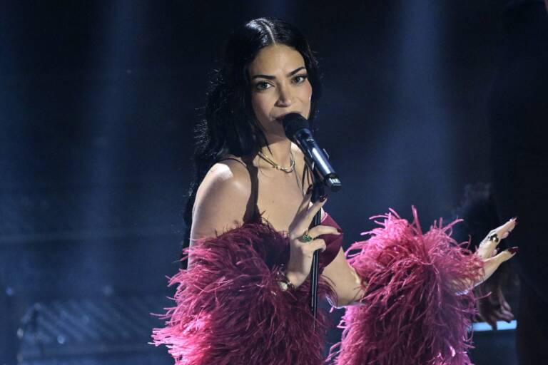 Elodie, l'abito "strappato" che lascia intravedere tutto: il segreto