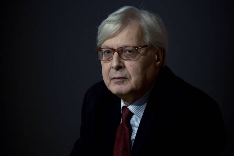 Sgarbi, la figlia Evelina: "Lo portano in giro, non sta bene"