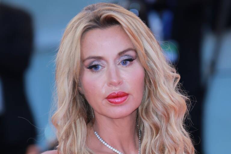 Valeria Marini vomita davanti a tutti al GF Vip: il video del malore