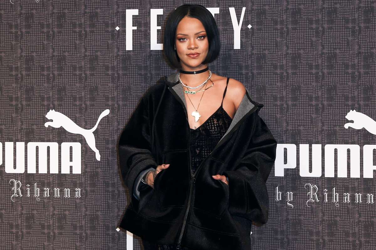 Da Rihanna a Emily Ratajkowski: le star che scelgono le sneakers