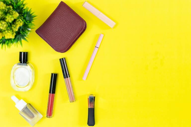 Beauty to go: il trend che semplifica la make-up routine in 5 prodotti